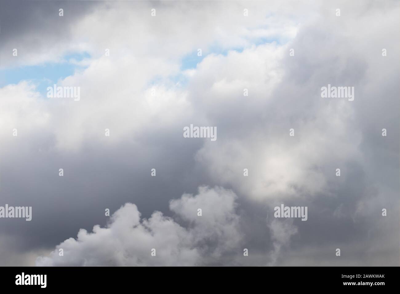 Dramatic gray clouds in the sky. Beautiful dark sky Stock Photo - Alamy