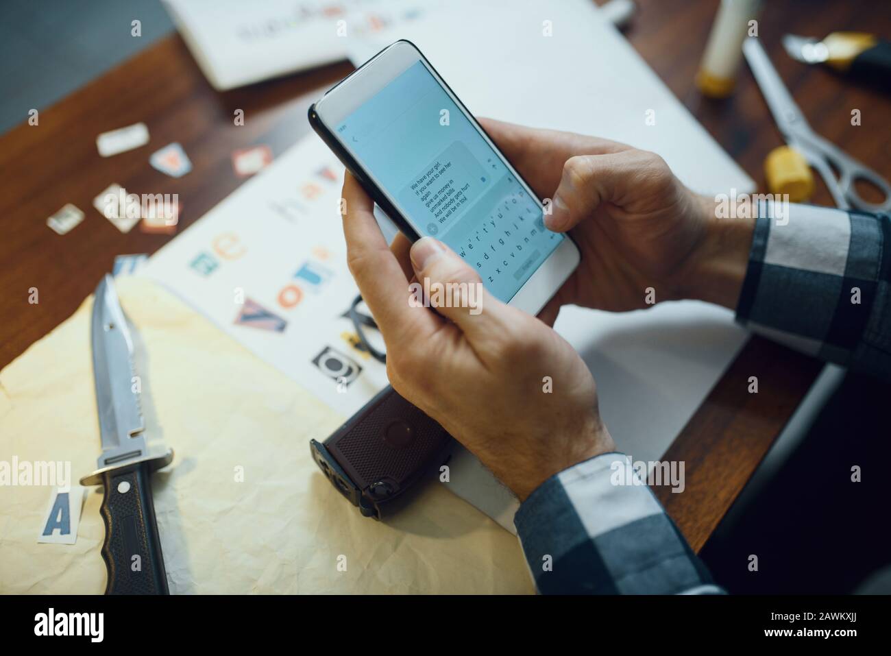 Maniac kidnapper writes a message on the phone Stock Photo - Alamy