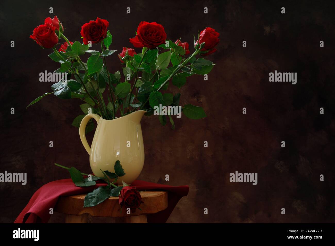 Photo of red roses hi-res stock photography and images - Alamy