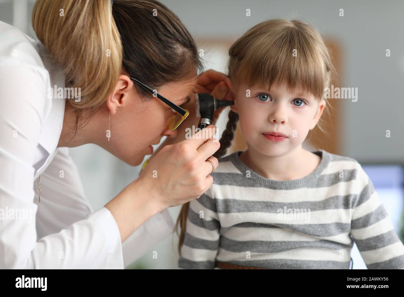 Regular pediatric medical examination at doctor Stock Photo - Alamy