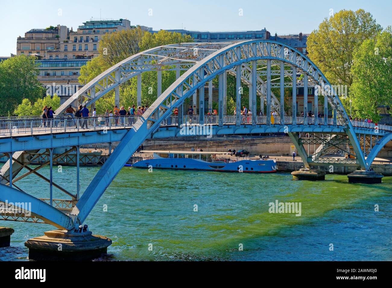 paris bridge over river senna Stock Photo - Alamy