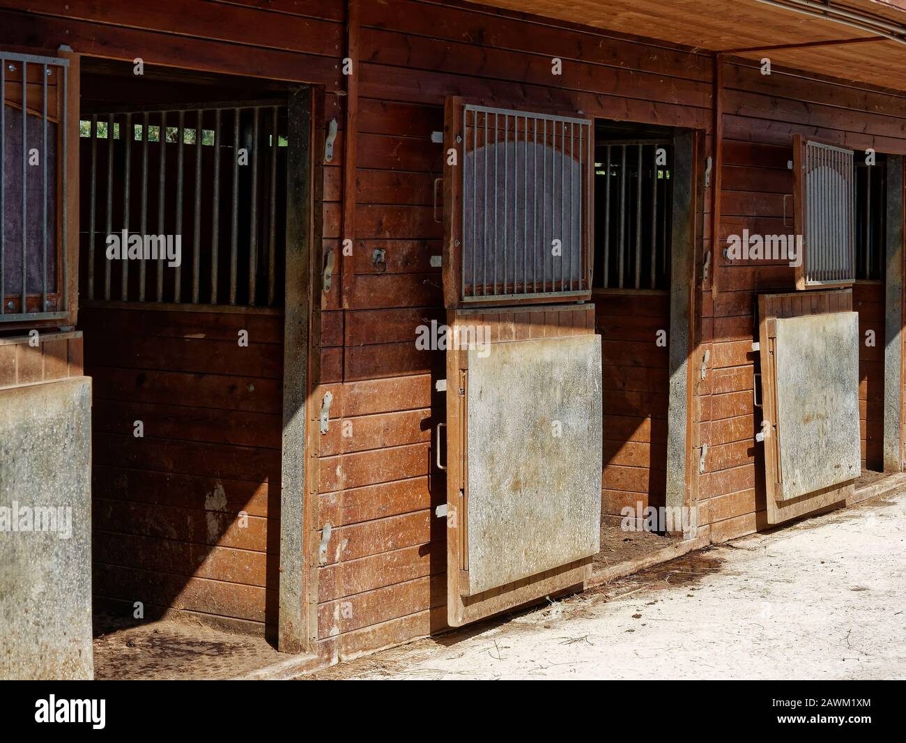 Equine boxes hi-res stock photography and images - Alamy