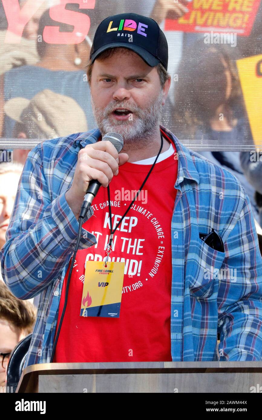 Rainn Wilson at the Fire Drill Fridays rally versus the climate ...