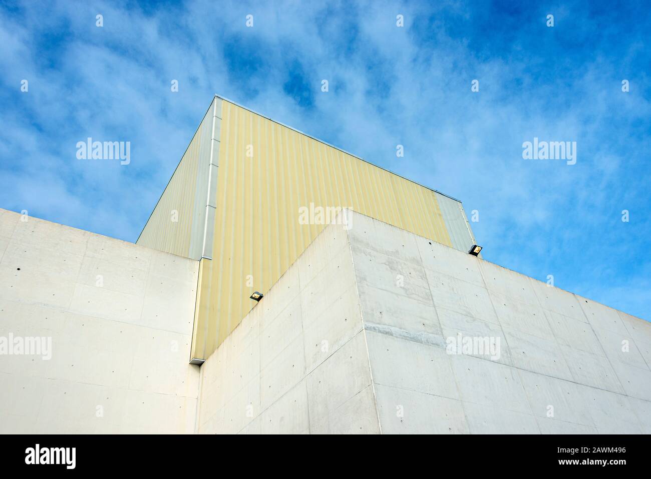 Modern concrete building hi-res stock photography and images - Alamy