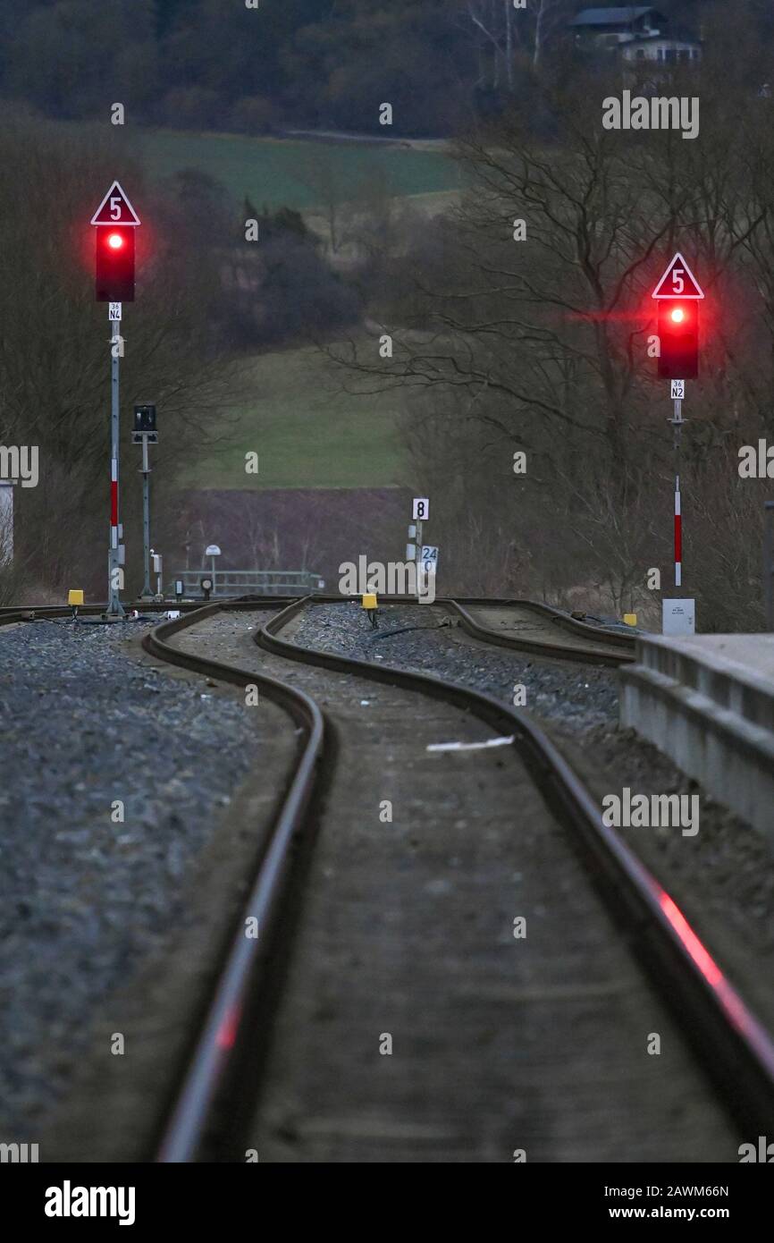 Oberelsungen, Germany. 09th Feb, 2020. Red signals at Zierenberg ...