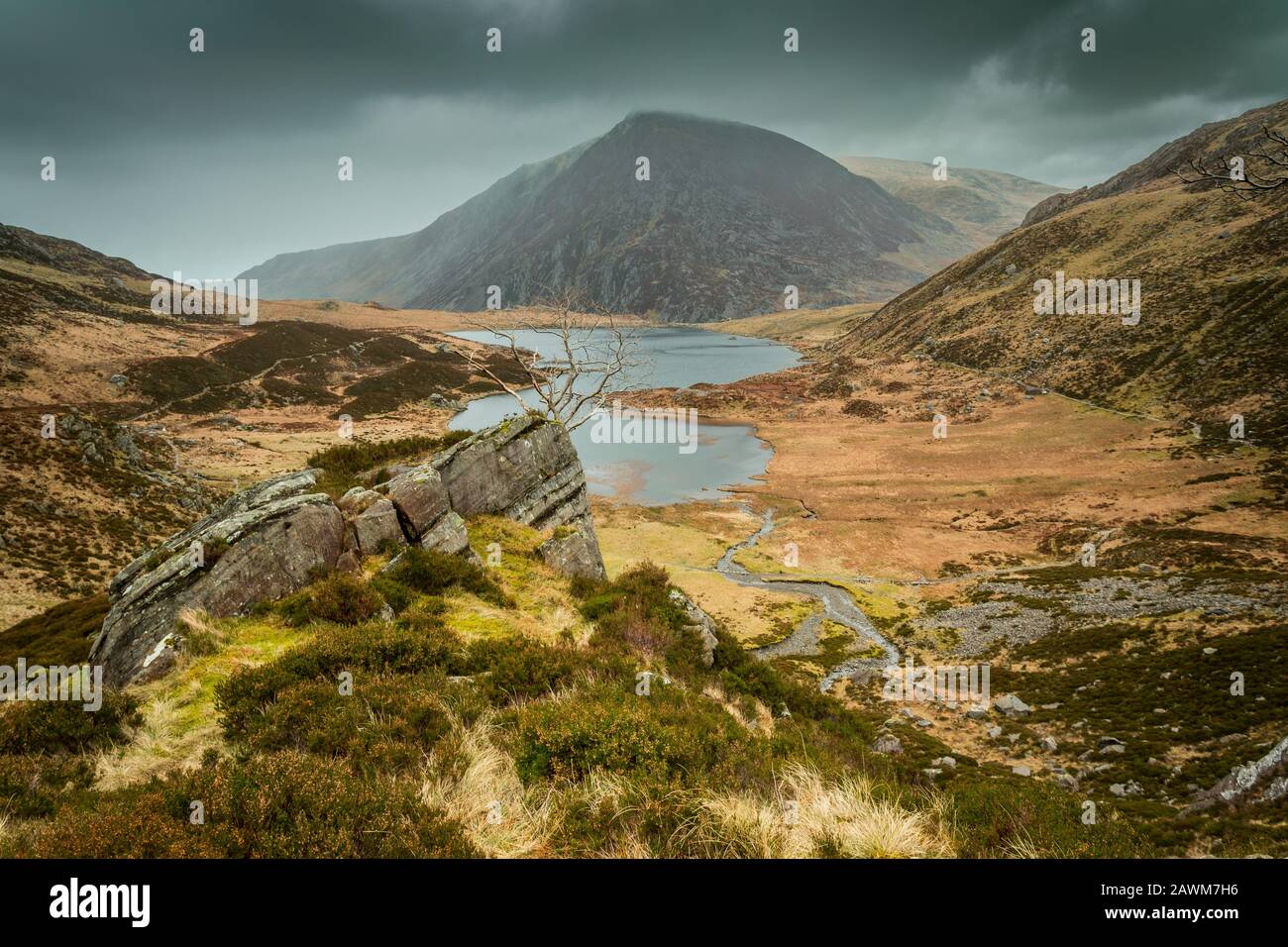 Llyn Idwal in the Snowdonia National Park, Wales Stock Photo - Alamy