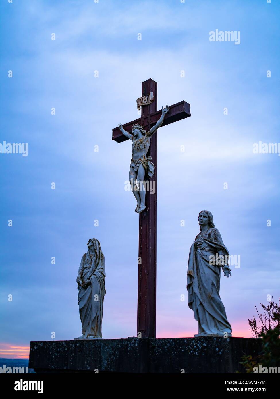 Statue of mary with crucified jesus hi-res stock photography and images ...