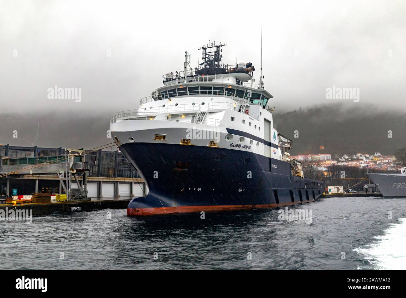Offshore AHTS anchor handling tug supply light construction vessel ...