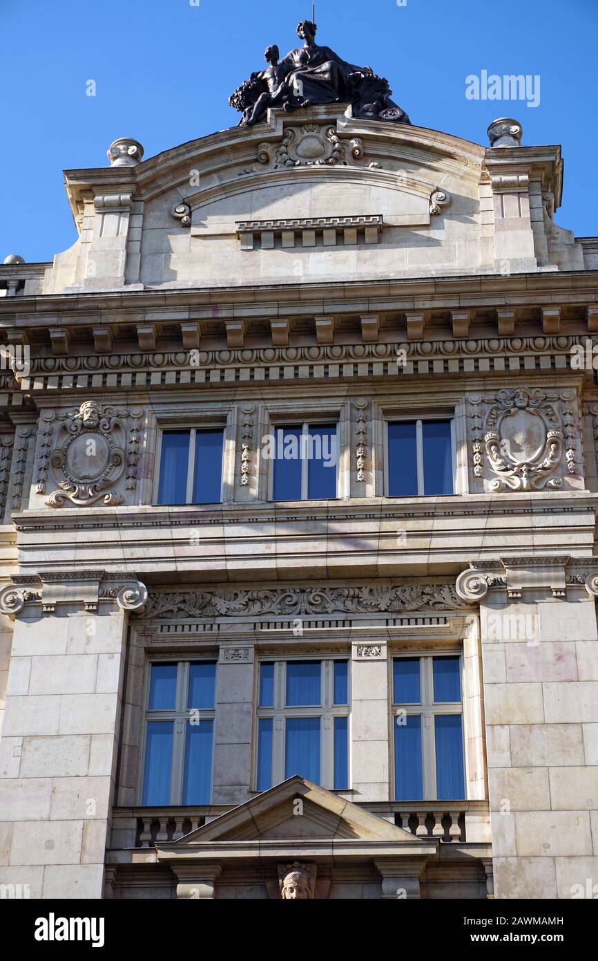 Magyar nemzeti bank hungarian national bank hi-res stock photography ...