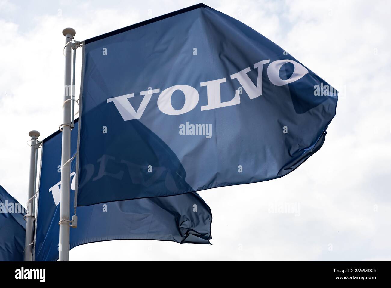 Car dealership flag hi-res stock photography and images - Alamy
