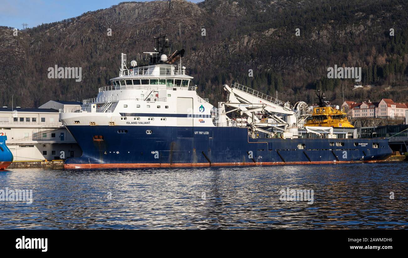 Offshore AHTS anchor handling tug supply light construction vessel ...