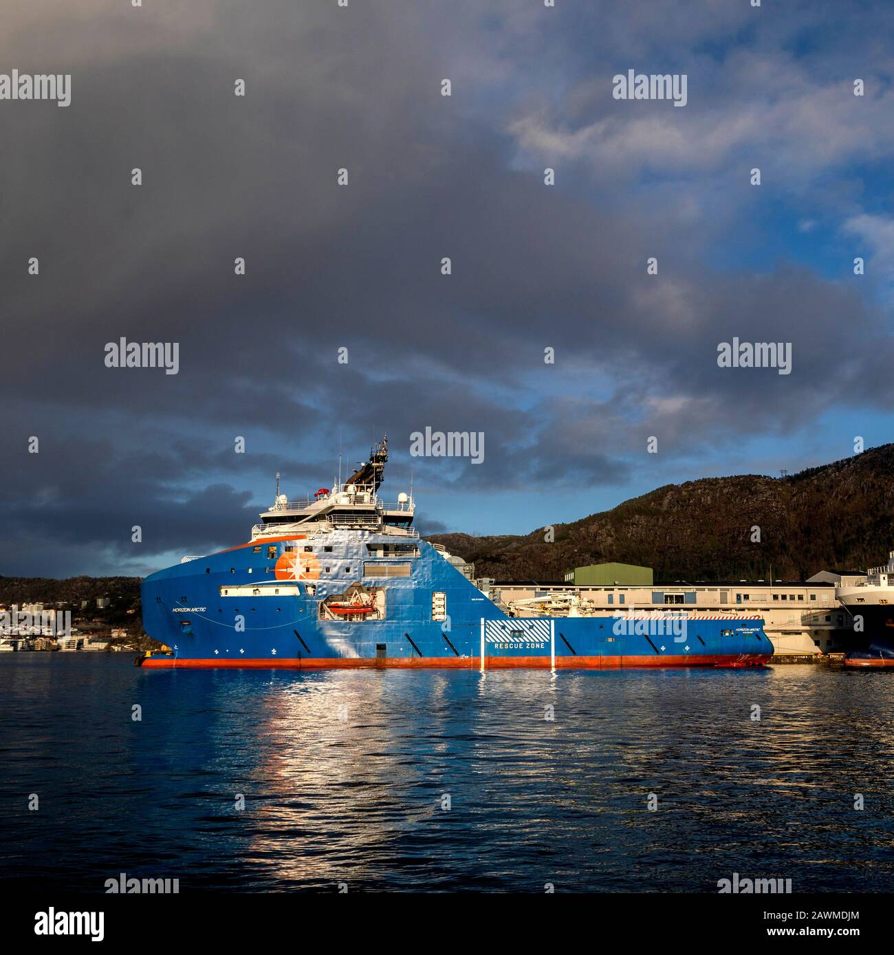 AHTS anchor handling multi-purpose offshore support vessel Horizon ...