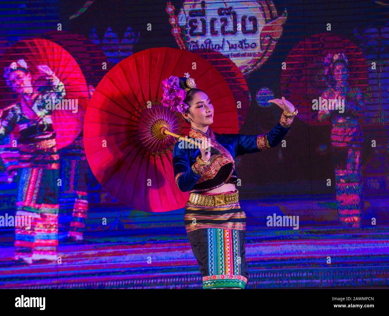 Thai temple dancer hi-res stock photography and images - Alamy