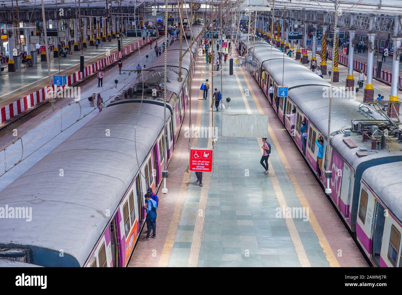 The suburban railway in Mumbai India Stock Photo - Alamy