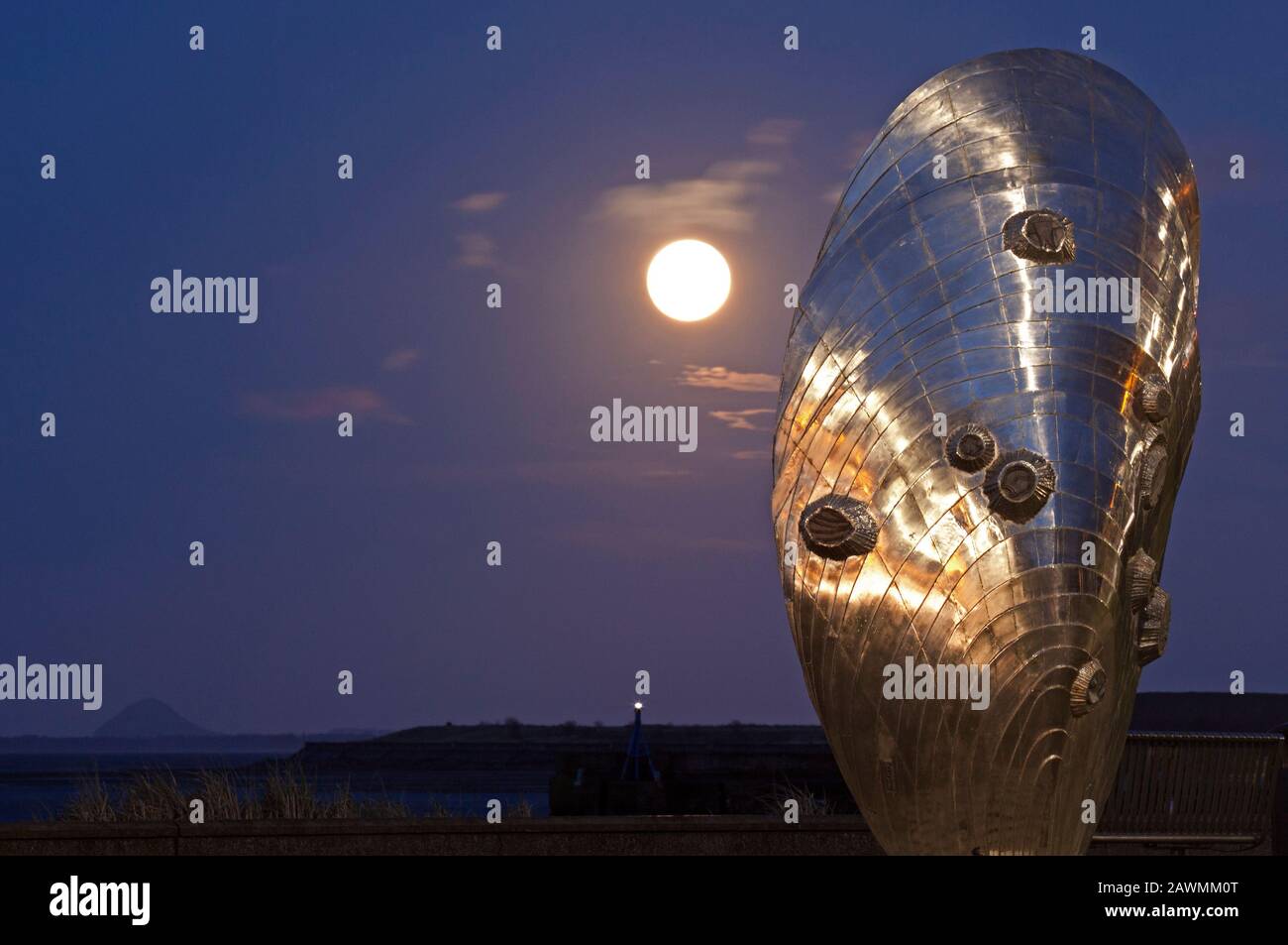 Winter moon native american hi-res stock photography and images - Alamy