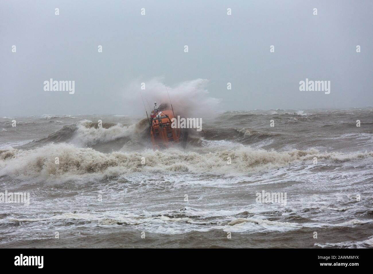 Rnli lifeboat winter hi-res stock photography and images - Alamy