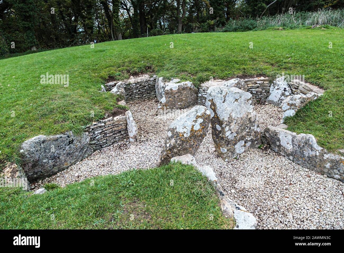 Burial chamber barrow ancient english mound hi-res stock photography ...