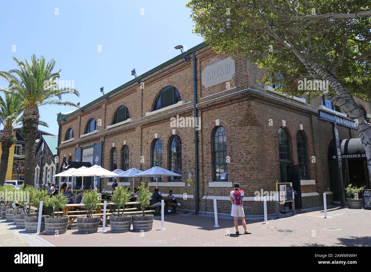 Food Market, V&A (Victoria and Alfred) Waterfront, Cape Town, Table Bay ...