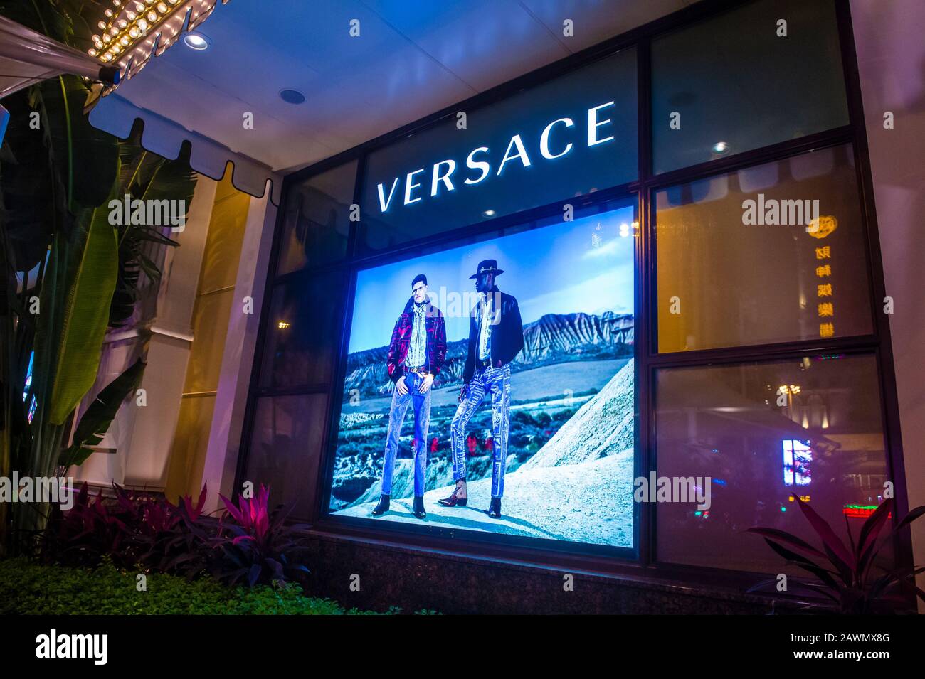 Versace shop front hi-res stock photography and images - Alamy