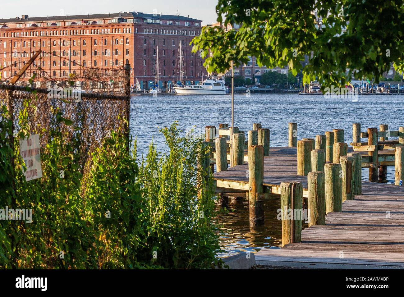 Harbor areas hi-res stock photography and images - Alamy