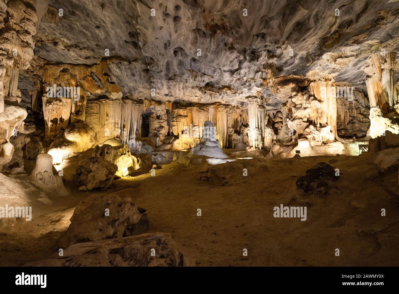 Inside Cango Caves, Oudtshoorn, Western Cape Province, South Africa ...