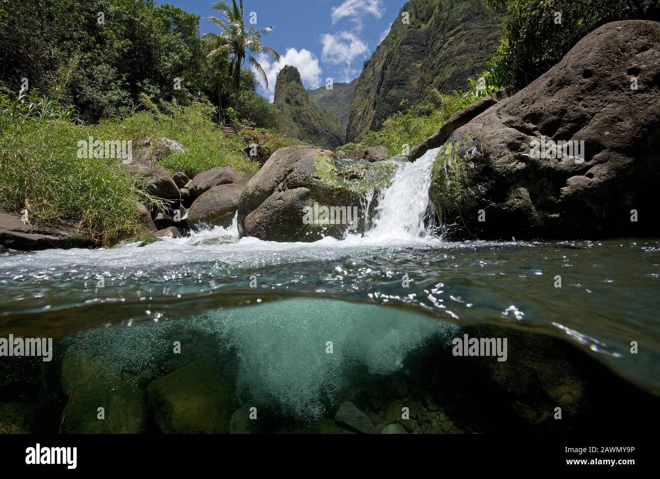 Iao valley with needle and stream hi-res stock photography and images ...