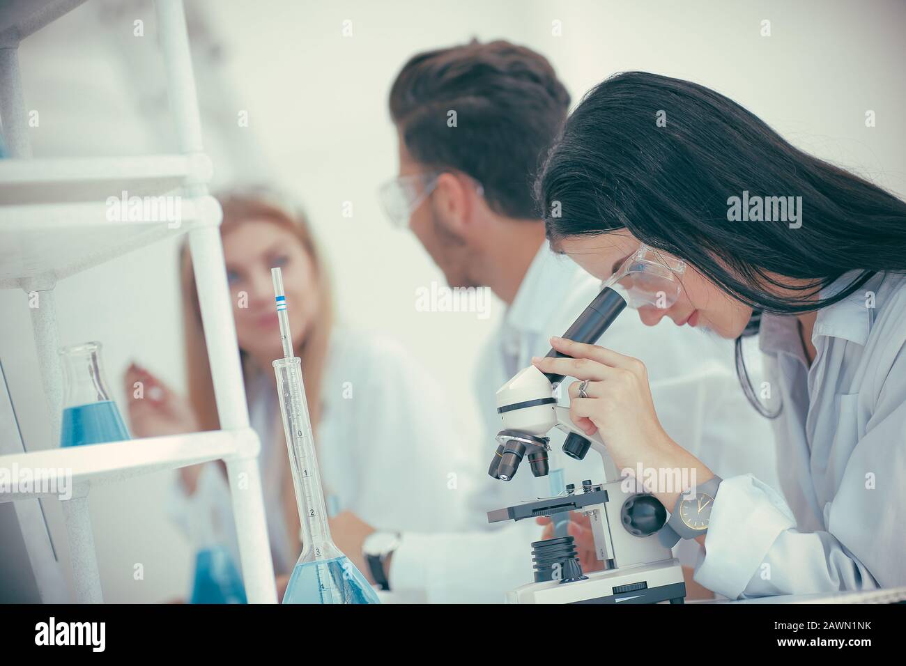 Group scientists microscope chemical hi-res stock photography and ...