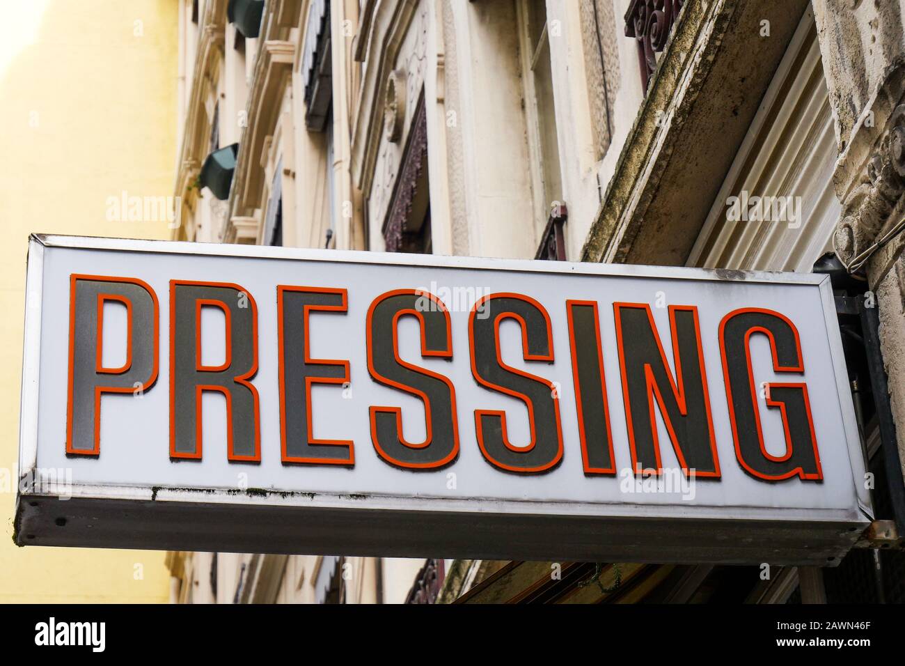 Laundry shop france hi-res stock photography and images - Alamy