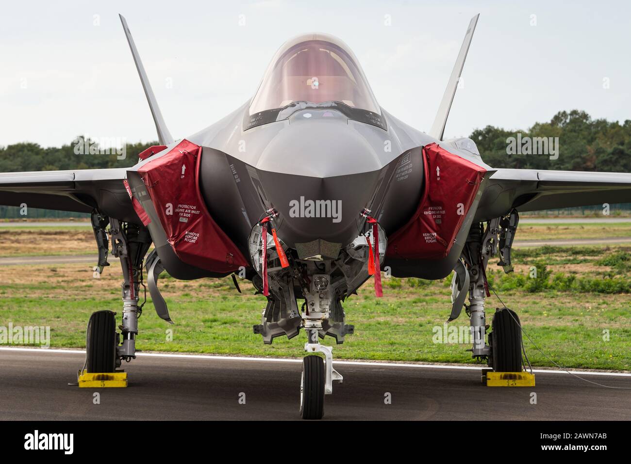 F35 fighter jet cockpit hi-res stock photography and images - Alamy