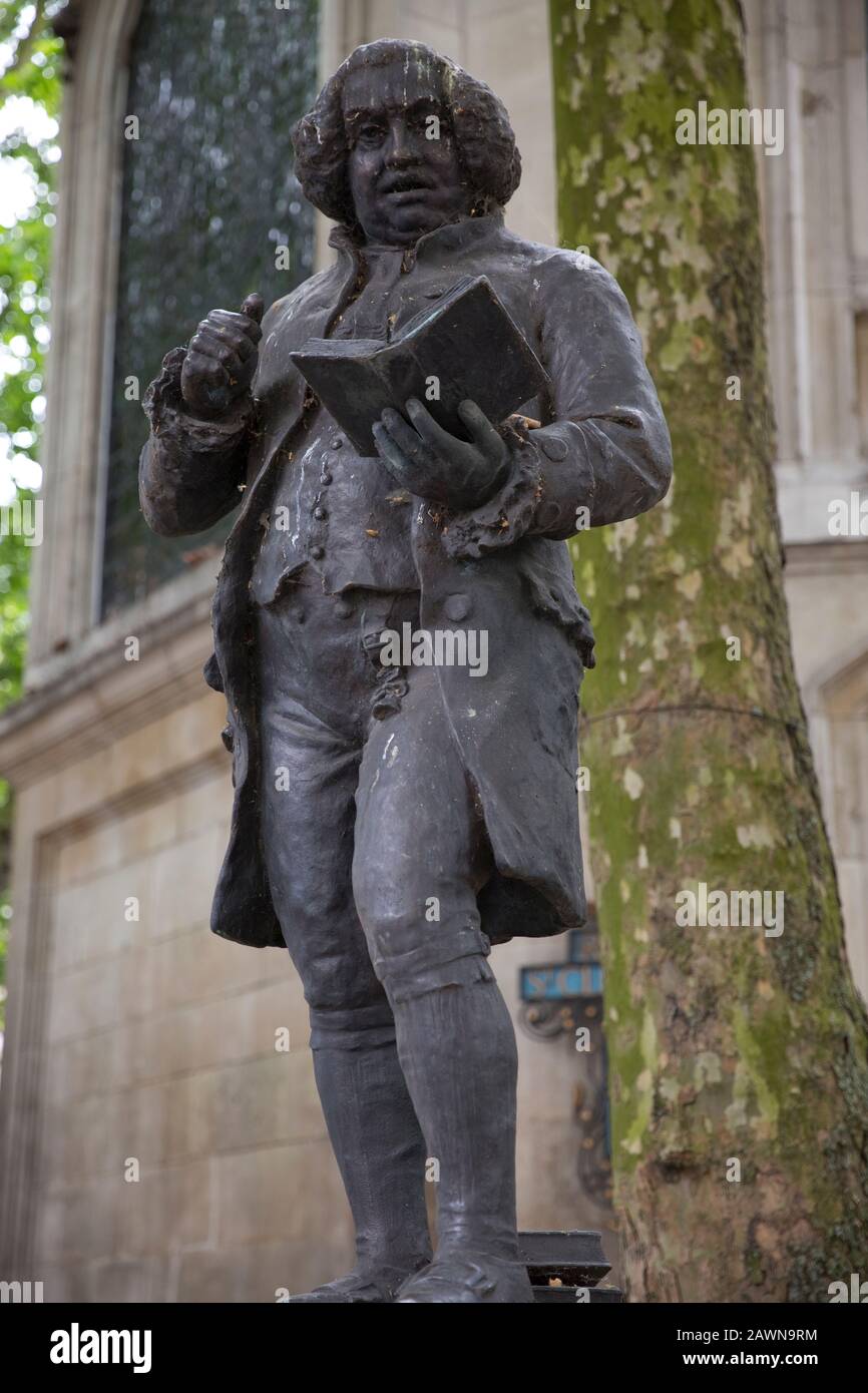Statue of Samuel Johnson in the Strand, London Stock Photo - Alamy