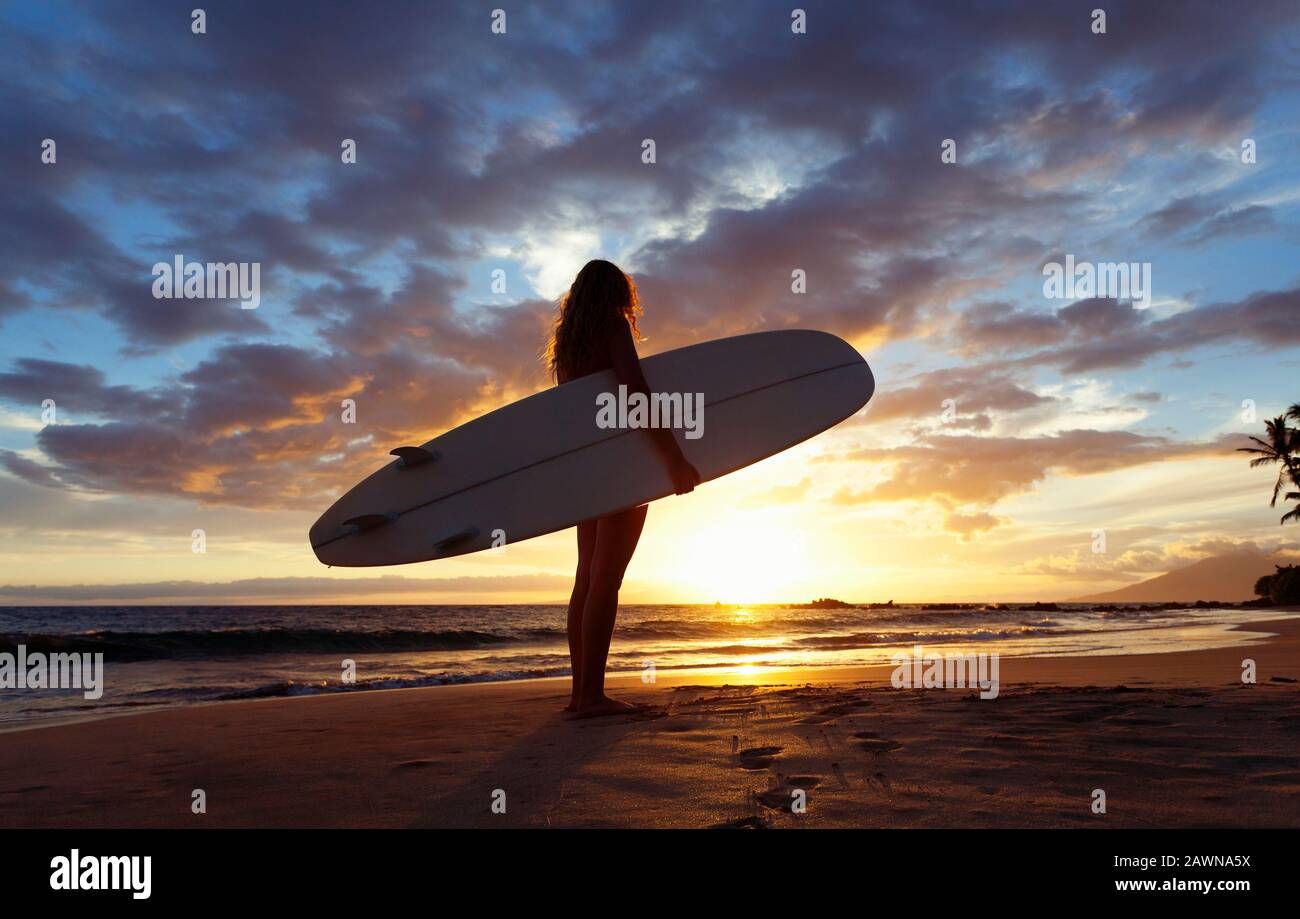 Female surfer hawaii hi-res stock photography and images - Alamy