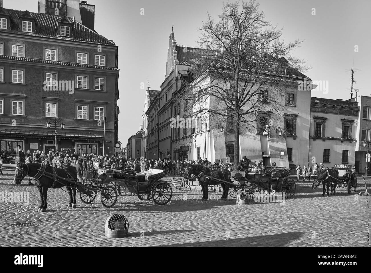 Horse cab que, old town Warsaw Stock Photo - Alamy