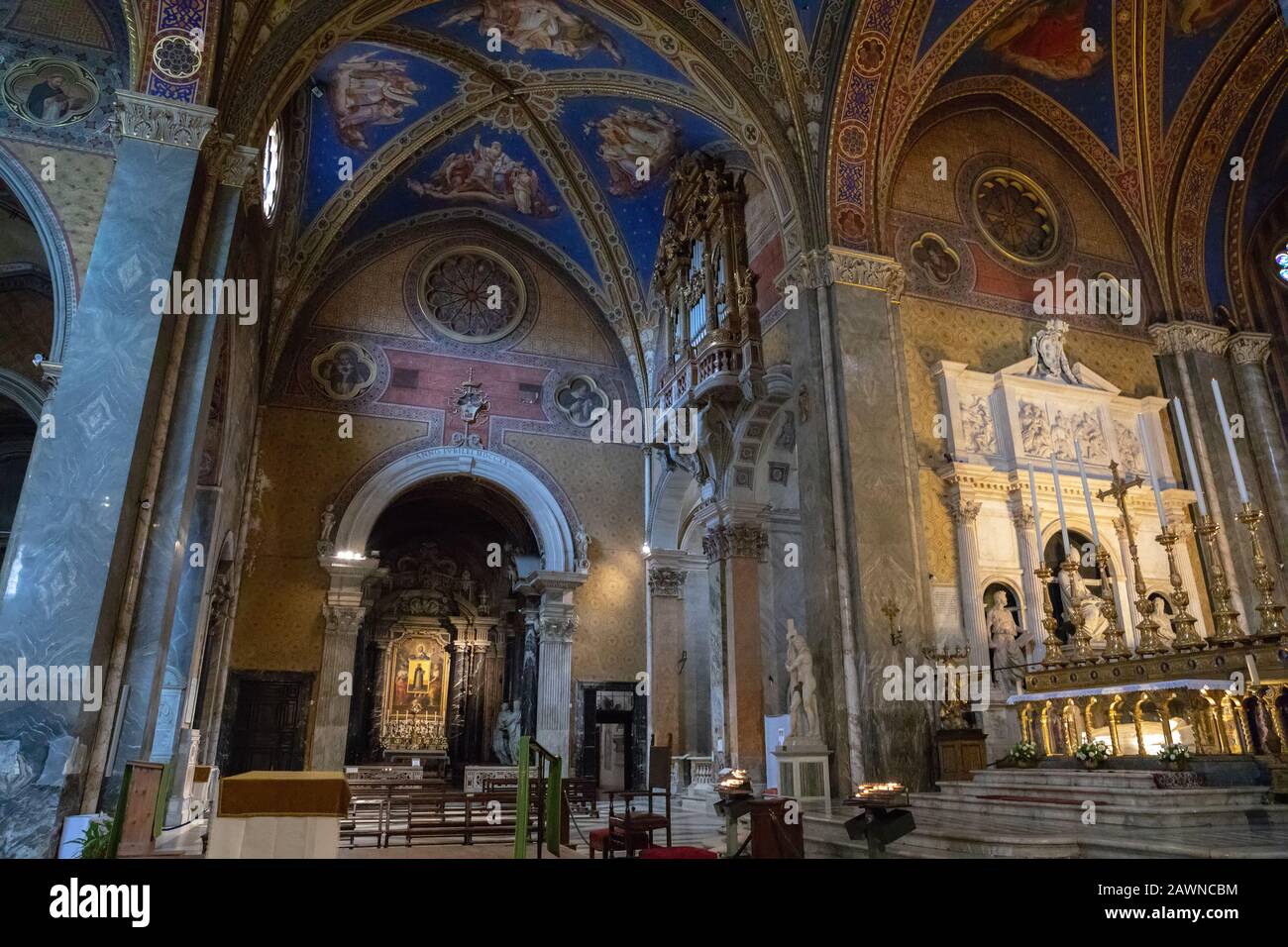 Interior santa maria sopra minerva hi-res stock photography and images ...