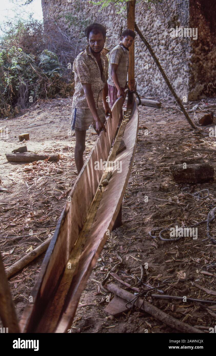 Island of Lamu Kenya, crafstmen building a dhow sailing/fishing boat ...