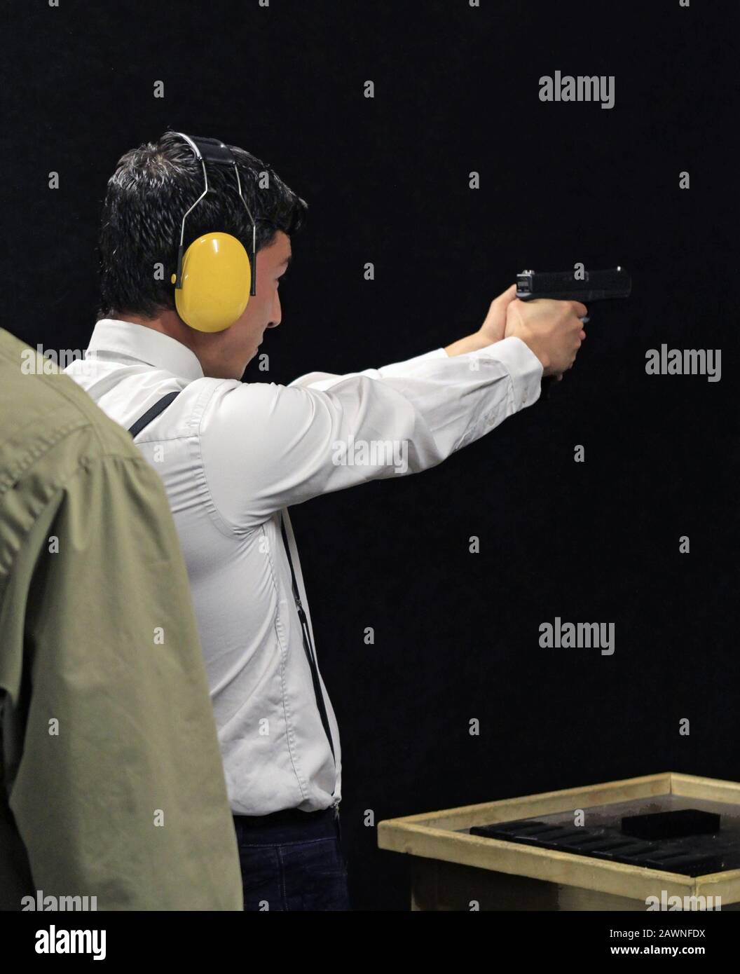 Aiming army soldier standing holding rifle hi-res stock photography and ...