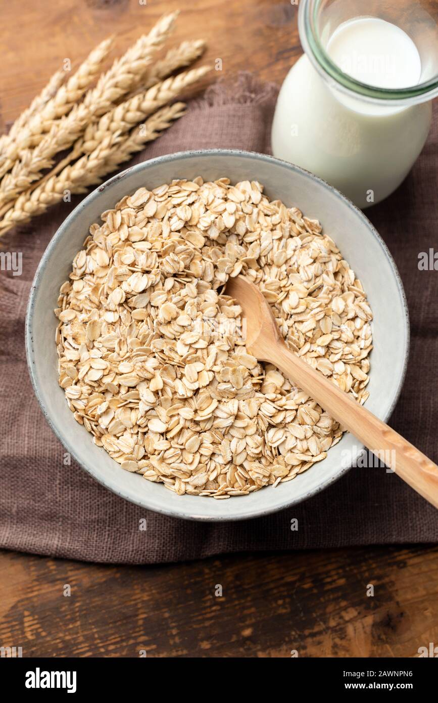 Wild oats in wheat hi-res stock photography and images - Alamy
