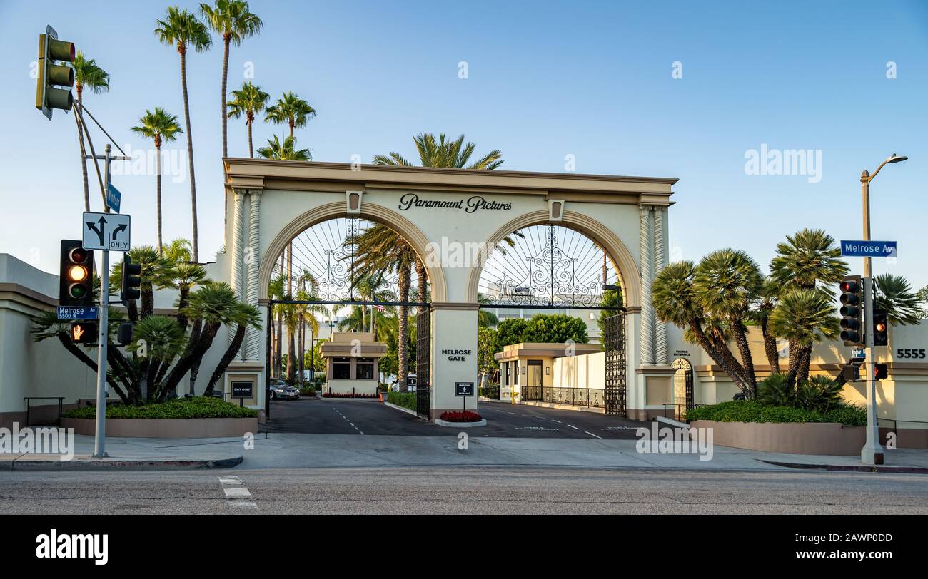 Paramount pictures entrance gate hi-res stock photography and images ...
