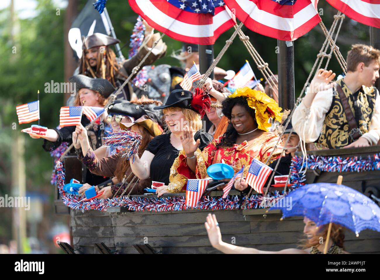 Pirate ship flag waving hi-res stock photography and images - Alamy