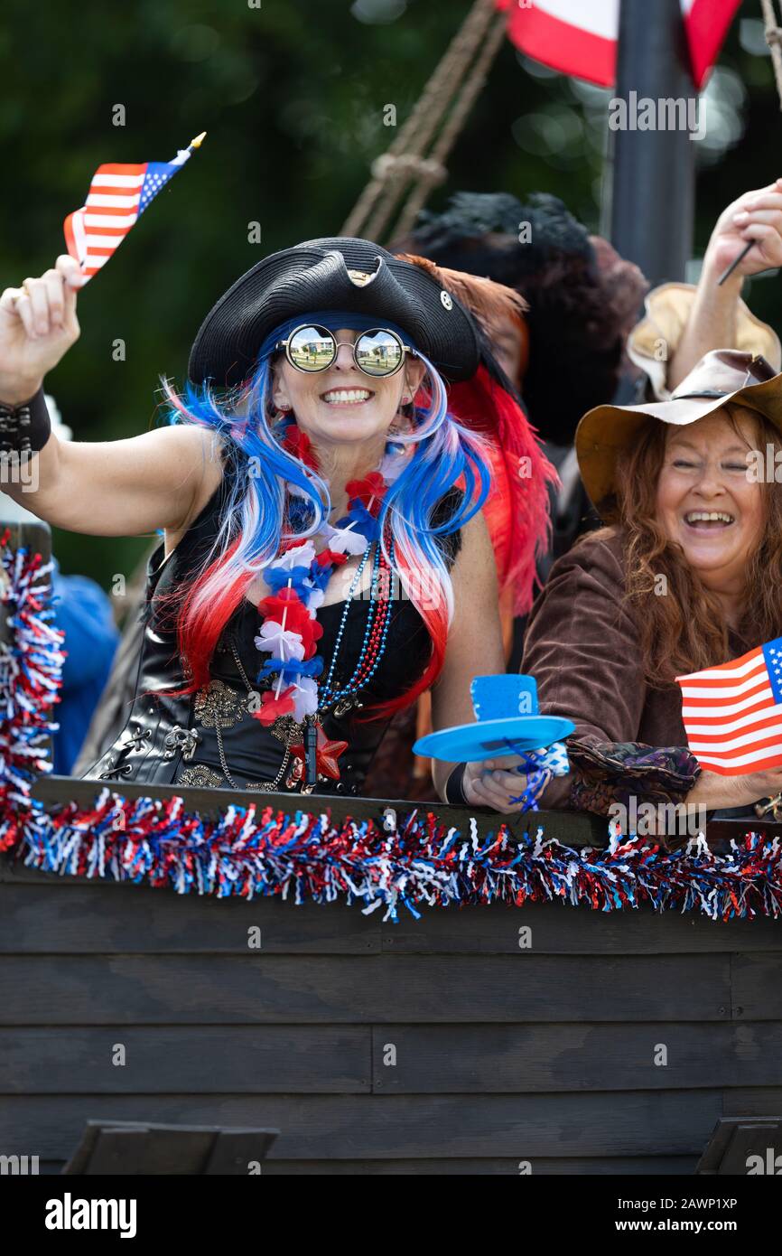 Boat parade 4th of july hi-res stock photography and images - Alamy