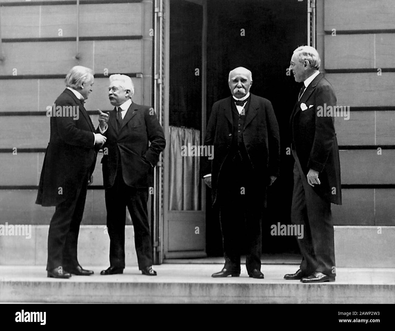 Peace negotiation hi-res stock photography and images - Alamy