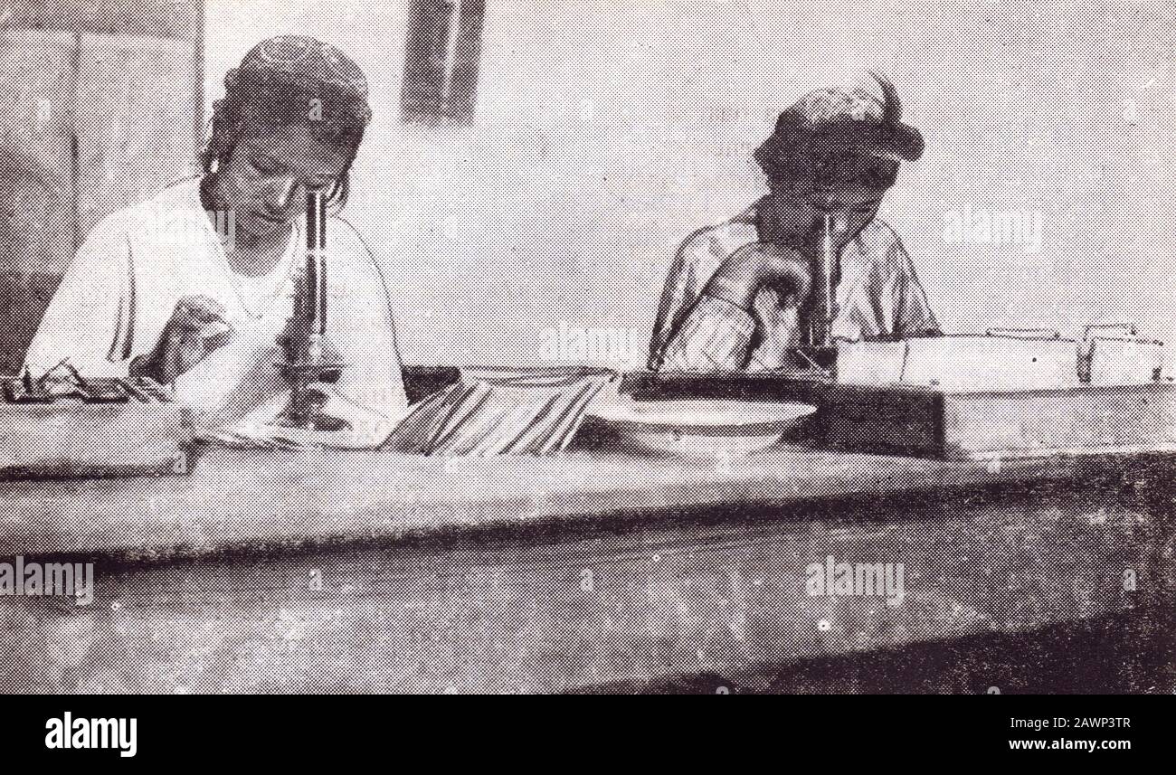 1930s laboratory hi-res stock photography and images - Alamy