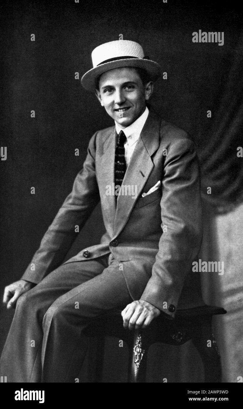 1912 , BERLIN , GERMANY : The german theatre Marxist director ERWIN ...