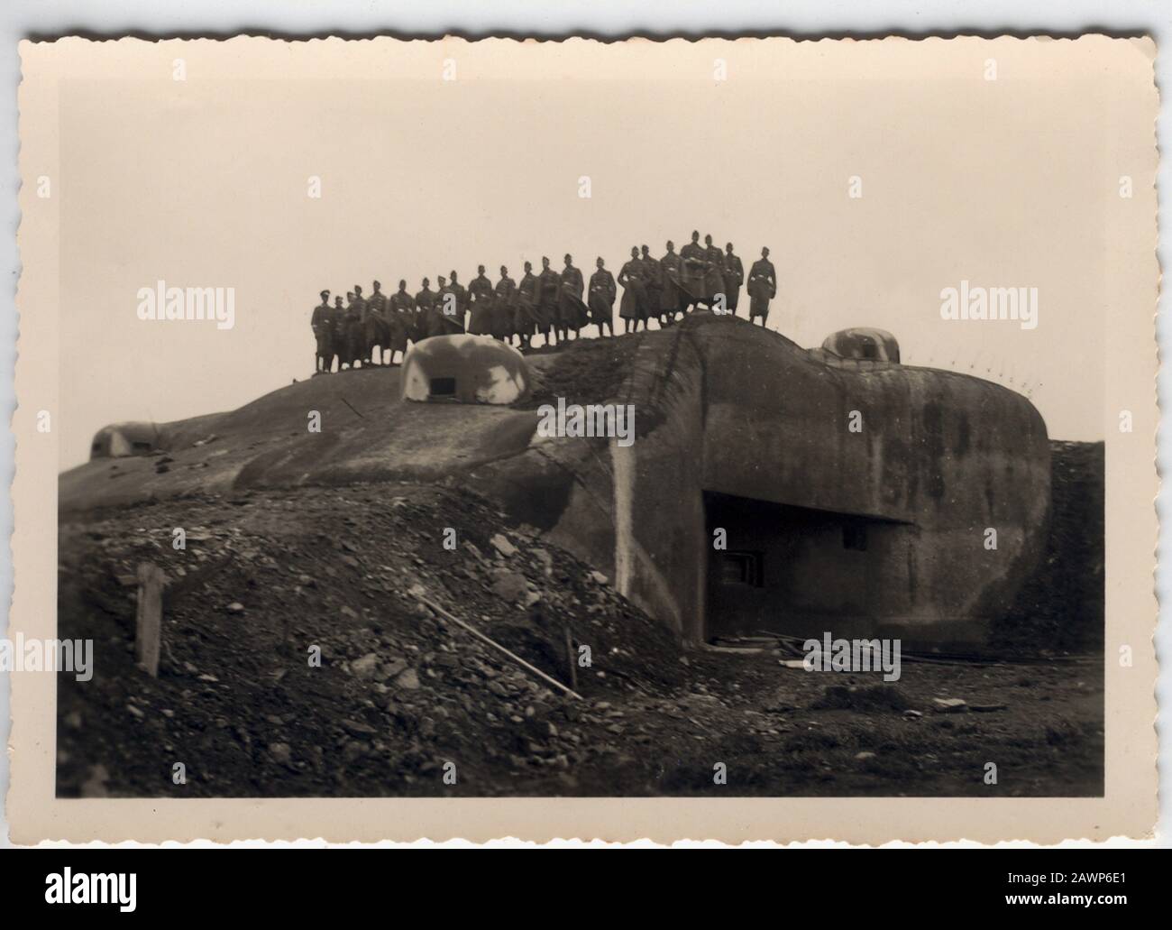 1940 , FRANCE : The Nazi Germany soldiers after the attack to french ...