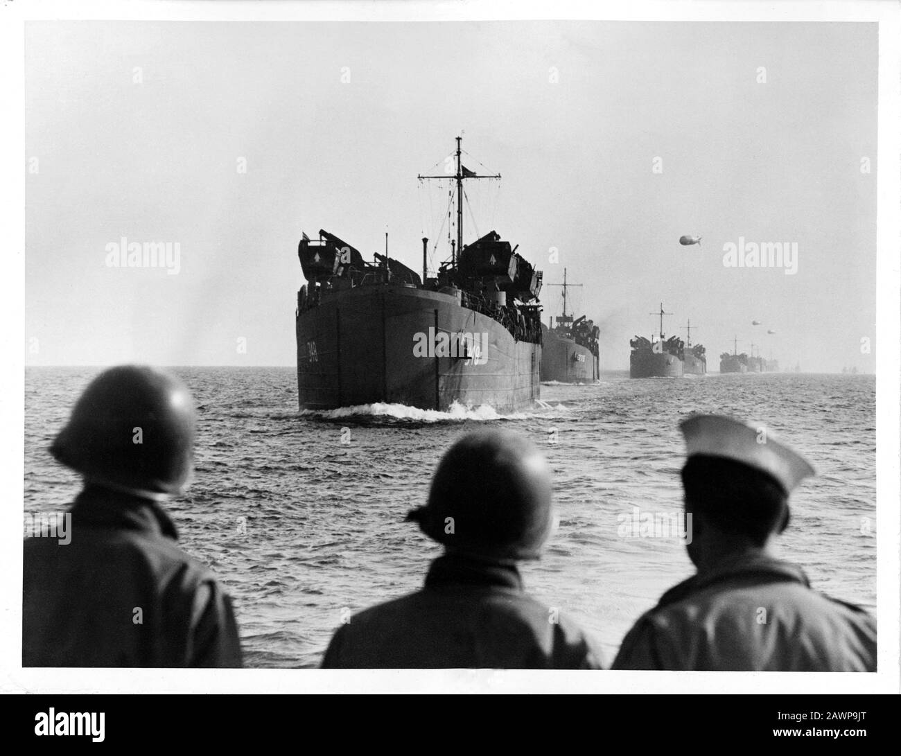 Barrage balloons hi-res stock photography and images - Alamy