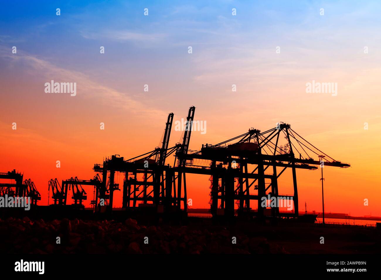 in the evening，Freight dock of container crane Stock Photo - Alamy