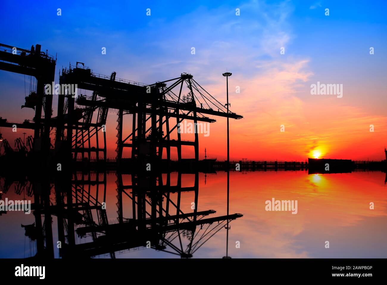 in the evening，Freight dock of container crane Stock Photo - Alamy