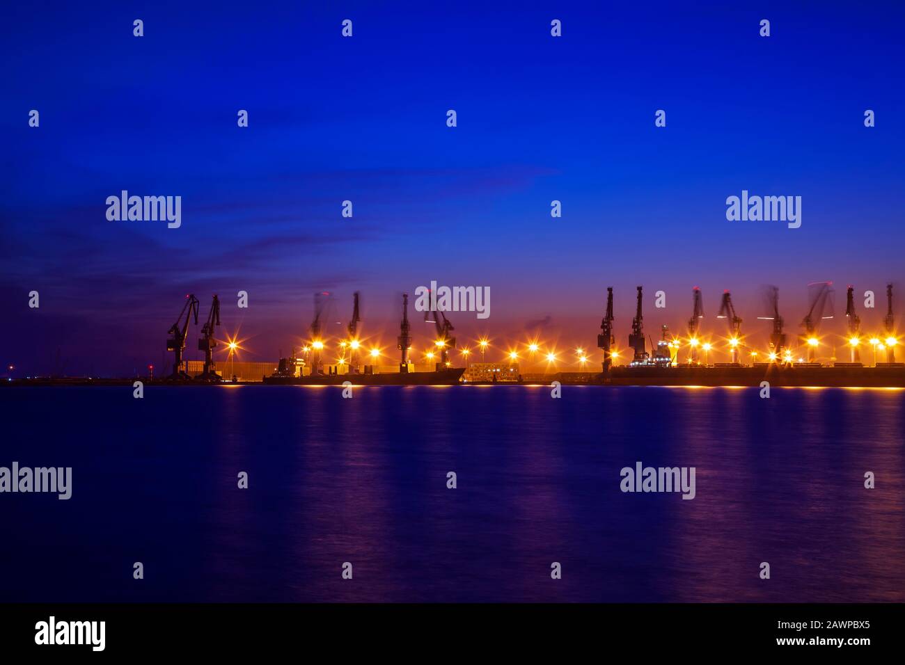 Illuminated gantry crane hi-res stock photography and images - Alamy