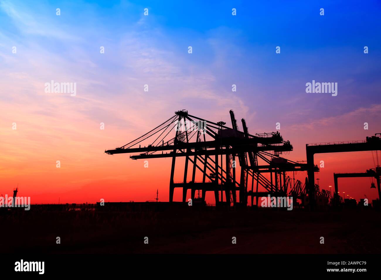 in the evening，Freight dock of container crane Stock Photo - Alamy