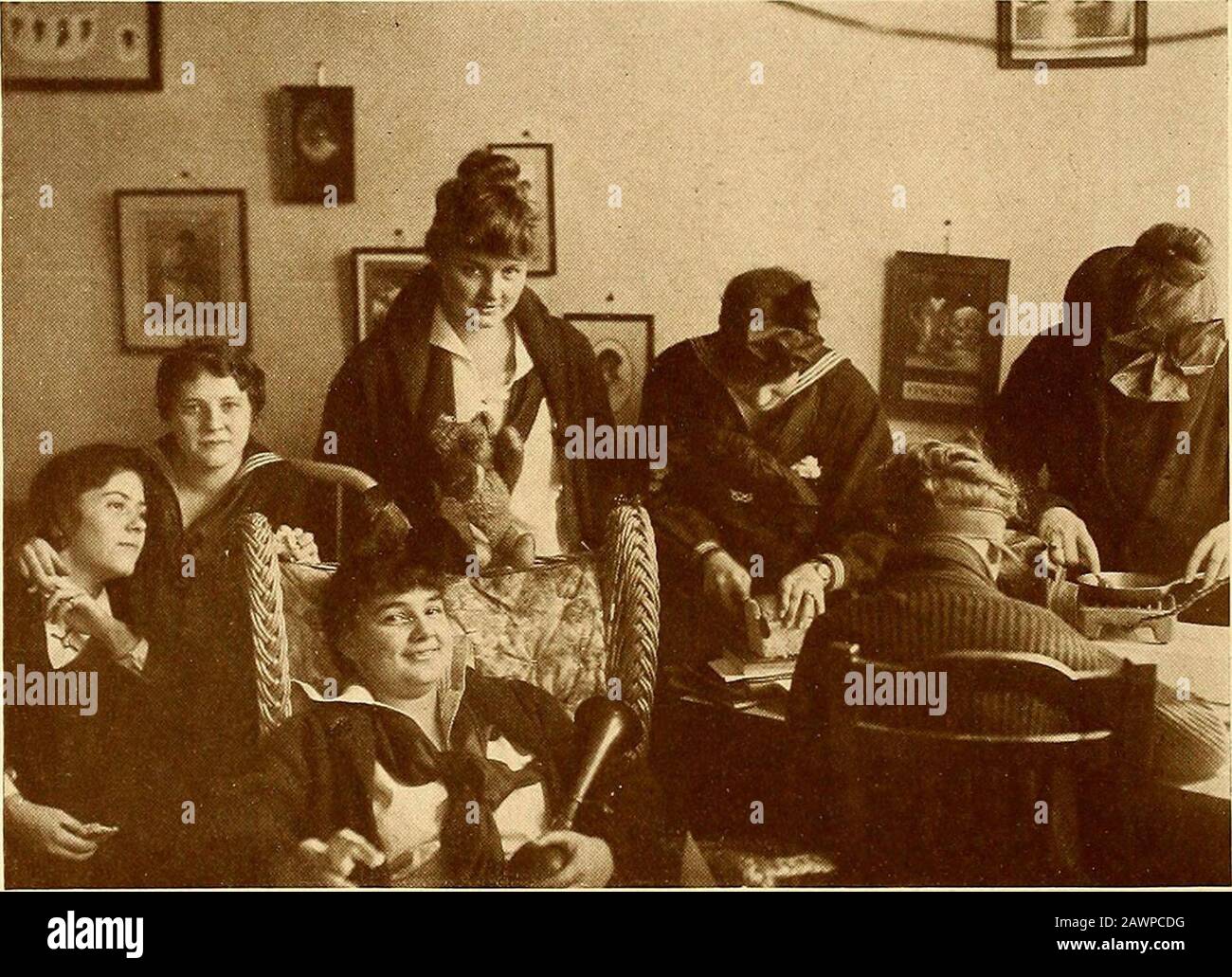 Elizabeth beall hi-res stock photography and images - Alamy