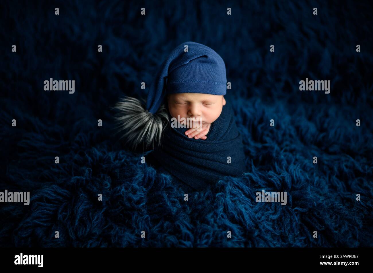Adorable pose hi-res stock photography and images - Alamy